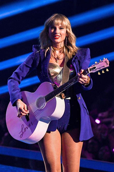 Taylor Swift Performs ‘anti Hero At The 1975s London Concert Video