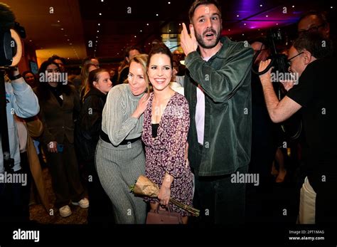 Simone Hanselmann Birthe Wolter Und Jochen Schropp Bei Der Premiere