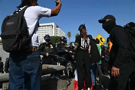 Declaran Toque De Queda En Los Ángeles Por Redadas Y Disturbios Contra