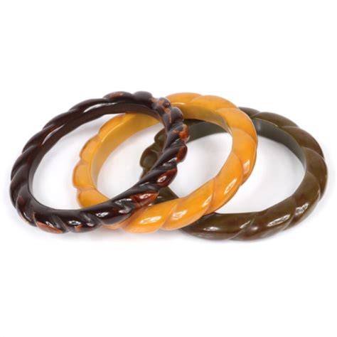 A Detailed Guide On How To Identify Vintage Bakelite Jewelry A