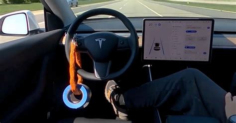 Kajian Mendapati Fungsi ‘auto Pilot Buat Pemandu Tesla Kurang Fokus
