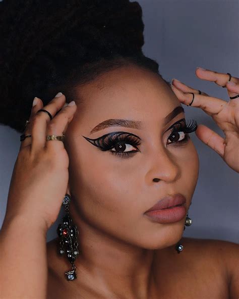 Graphic Eyeliner Everything You Need To Know Glamour