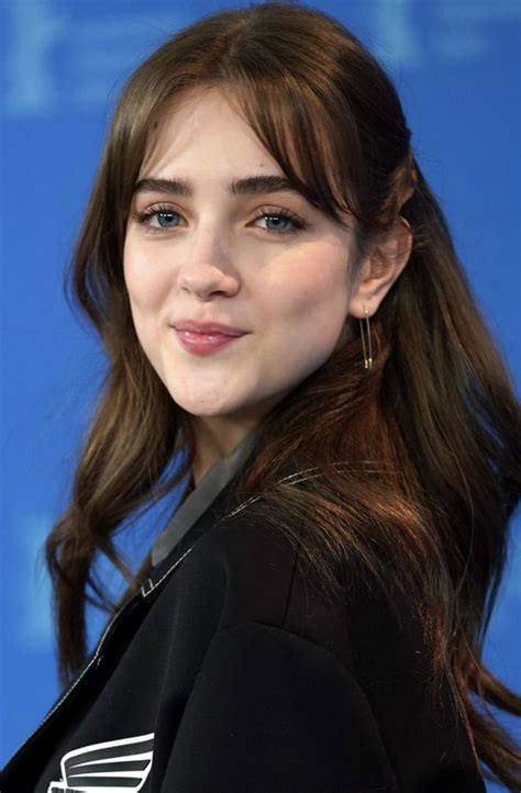 Pin By ؏ On افتاࢪات Brunette Actresses Beautiful Women Hair Styles