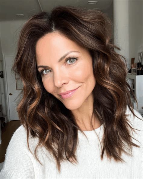 Gorgeous Brunette Hairstyle Ideas For Women Over 40 To Try Now
