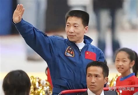 航天英雄杨利伟：归来与远去的父亲 知乎