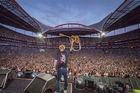 Ed Sheeran Set To Break Wa Record After Stunning Fans On Commercial Flight