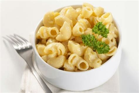 Leichter Nudelsalat Mit Käse Und Frischen Kräutern Lebensmittel Essen Rezeptideen Mahlzeit