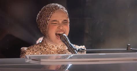 Blind Singer Putri Ariani Performs ‘i Still Havent Found What Im