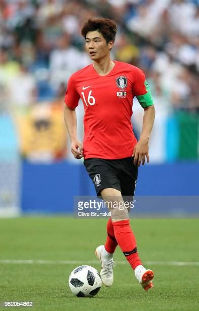 Ki Sung Yueng In Korea Football Team Photos And Premium High Res