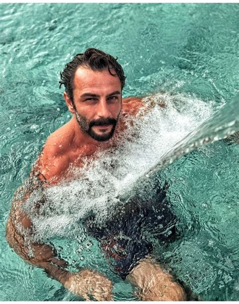Pin By Ubbsi On Turkish Celebrities Turkish Delight Celebrities Quick