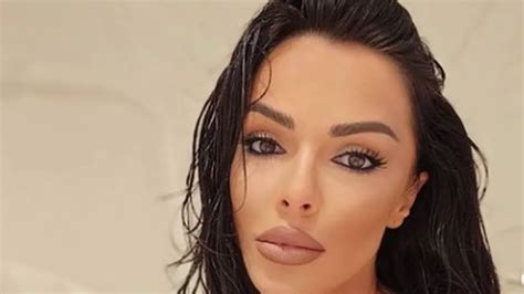 Втора ръка ама каква Галена се похвали с уникална чанта за 8 бона снимка Звезди Womanbg