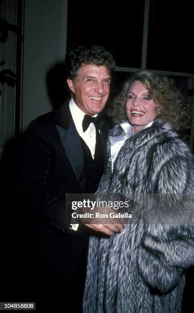 9th American Music Awards Photos And Premium High Res Pictures Getty