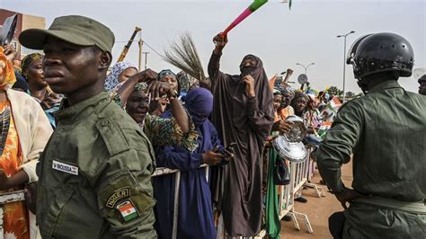 Niger La Junte Ordonne Lexpulsion De Lambassadeur De France Les Echos