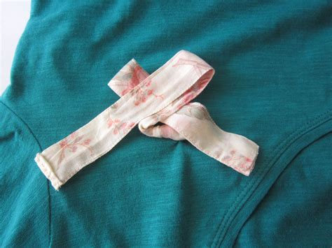 Diy T Shirt Refashion Make A Fabric Bow For Any Top Akamatra
