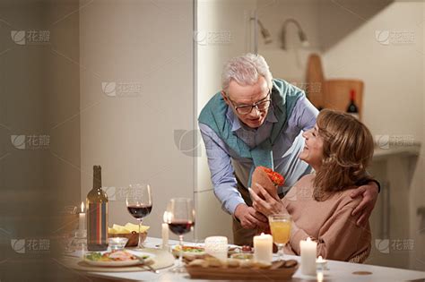 浪漫的家庭晚餐