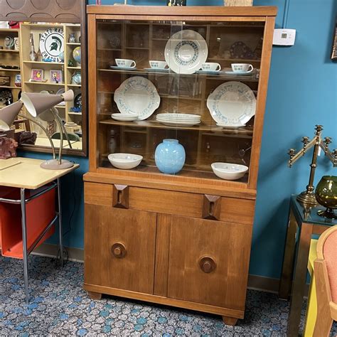 Mid Century American Of Martinsville China Hutch Cabinet Showcase