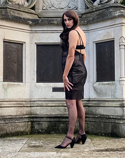 Monumental Strike A Pose Chloe Martin Flickr