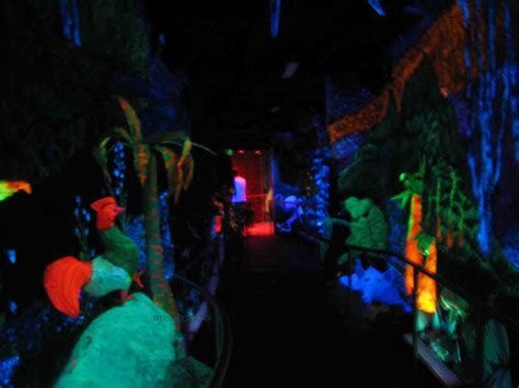 Hawaii Mom Blog Bishop Museum Dinosaurs Unearthed Feathered Discoveries