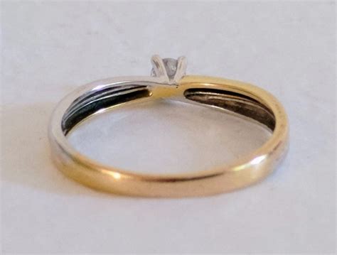 2 Tone 9ct Gold Crossover Solitaire Diamond Ring Gem
