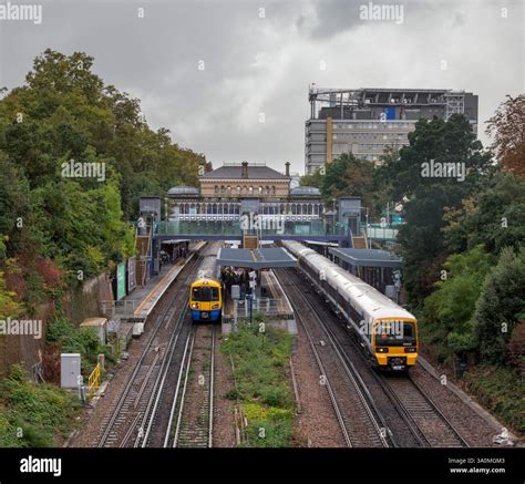 Denmark Hill Railway Station London Uk Southeastern Class 465 Train