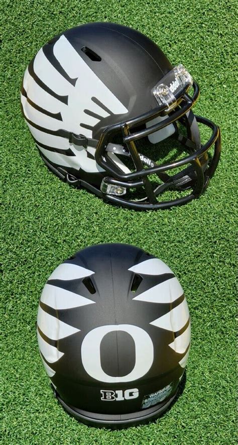 Oregon Ducks New Football Helmets 2024