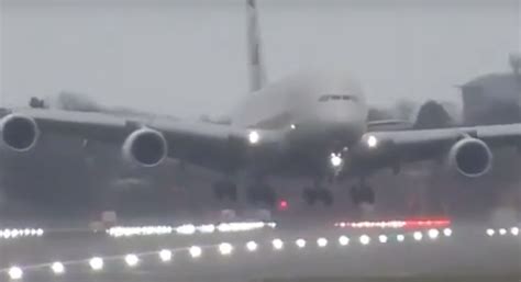 Amazing Video Of Etihad A380 Crosswind Landing At Heathrow Airline