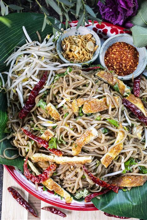 Kua Mee Pad Lao Simply Suwanee