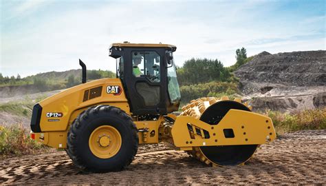 Caterpillar Presenta Sus Nuevos Compactadores Vibratorios De Suelos De