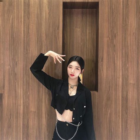 素瑩 흴 소 밝을 영 On Instagram 하나의 조명 왜 그림자는 둘이야 😈