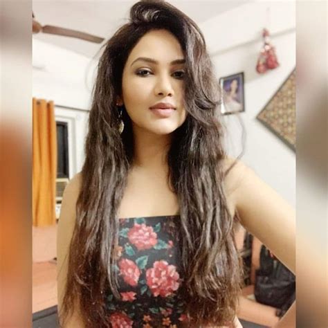 Happu Ki Ultan Paltan Fame Kamna Pathak Bold And Sexy Look In Yellow Saree Goes Viral On