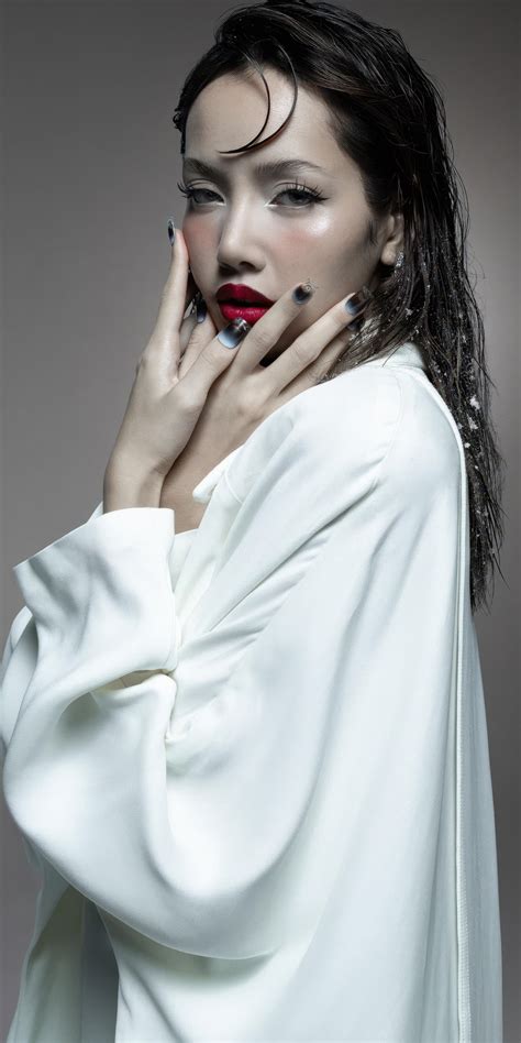 Lisa Wallpaper 4k Grey Background V Magazine 5k