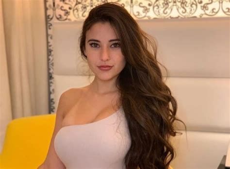Angie Varona Wiki, Height, Weight, Age, Boyfriend, Family, Biography & More