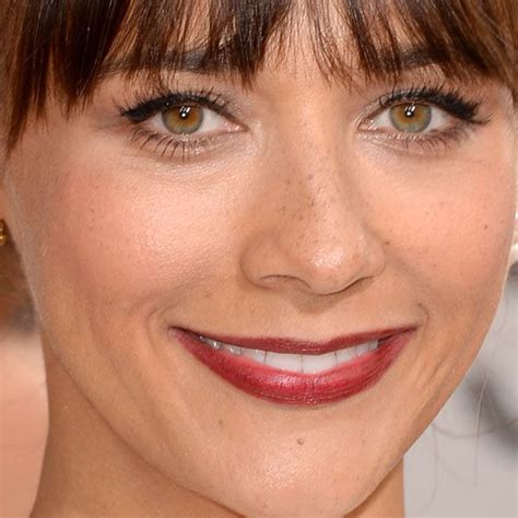 Rashida Jones Proves That Wine Coloured Lipstick Is Always A Great Idea