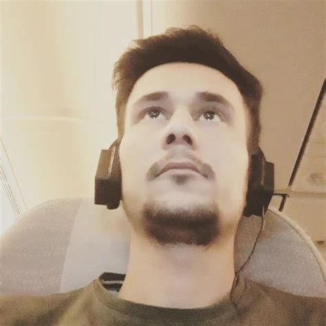 ‎مبئن ملیک‎ Mrmubin04 On Threads