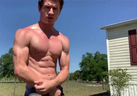 Outdoor Muscle Flex