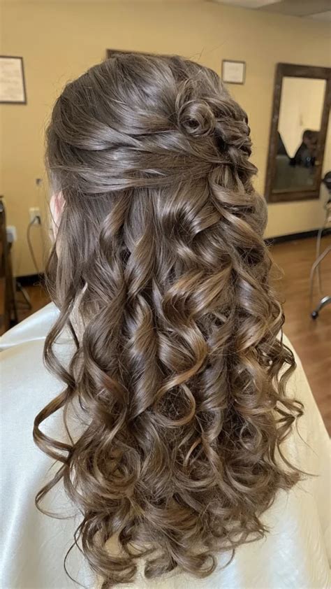 Homecoming Hairstyles For Curly Hair Thatll Steal The Show