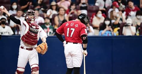 포토 추신수 연타석 삼진에 고개 푹