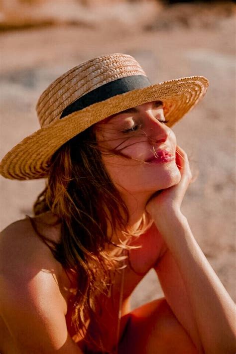 15 Ideas Female Outdoor Pose Beach Photoshoot Photography Poses