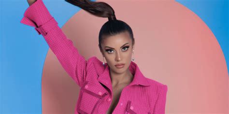 Şeyda Aydin Şİmdİ De MÜzİkte BaŞarisini TaÇlandiriyor