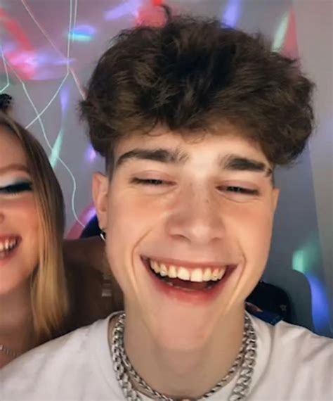 Pin Tillagd Av Olivia 💜 På Tyler Schrage