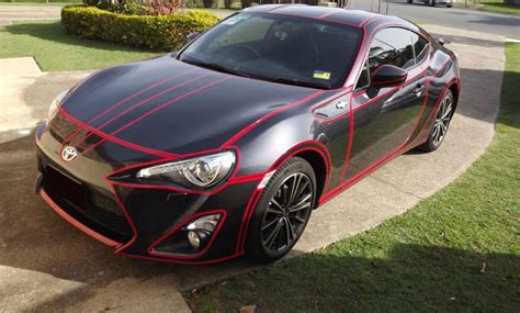 Guy Makes Tron Car Using Reflective Vinyl Tape Twistedsifter