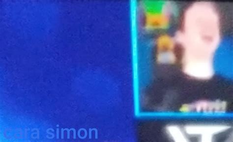 Cara Simon Scrolller