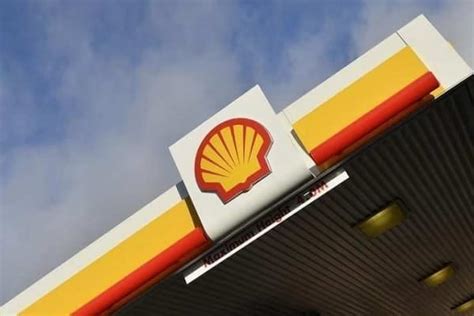 Pradhan Inaugurates Shell Indias Lng Truck Loading Unit At Hazira