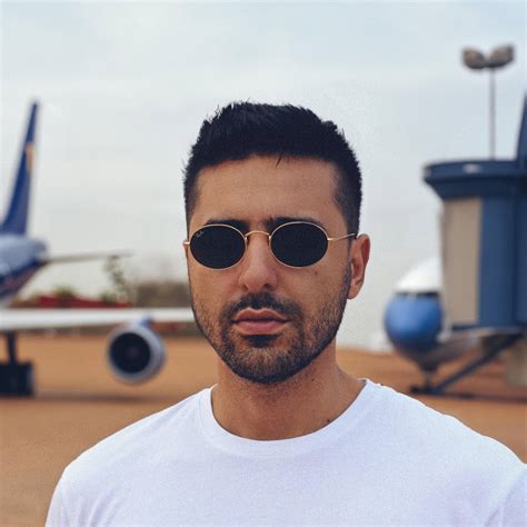 Small Hole Big Job Turns Out That Tiny Hole In Airplane Windows Isnt A Design Flaw—its