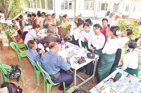 တပ်မတော်မြစ်တွင်းသွား ဆေးရုံရေယာဉ်ရွှေပုဇွန်နှင့် မြစ်ရေယာဉ်စကုတို့