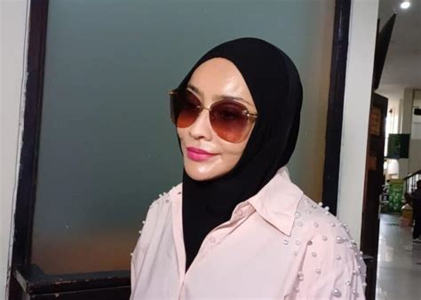 Broken Strings Artinya Apa Kisah Nyata Di Balik Buku Memoar Satelit News