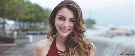 可爱微笑的“celine Farach”——美国模特 4k 壁纸下载