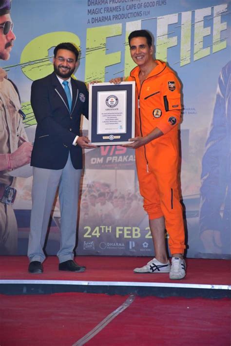 In Photos Akshay Kumar Beats Guinness World Record One Selfie At A Time