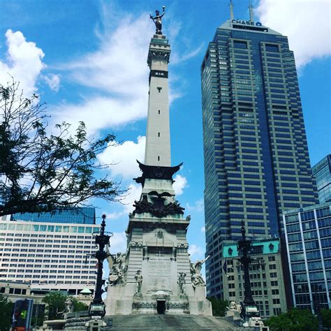 Hoosiers Indy 500 And Soldiers And Sailors Monument In Indianapolis