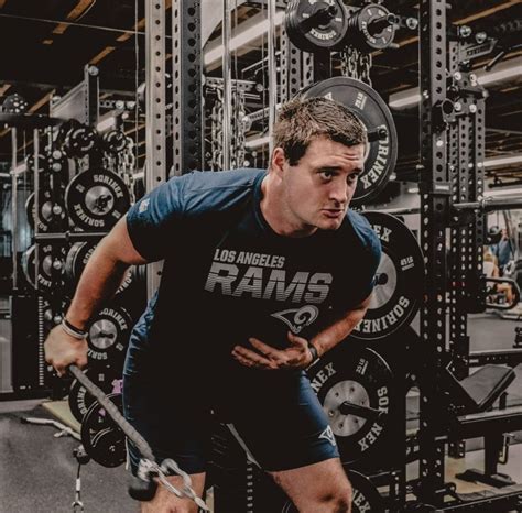 Defensive Lineman Michael Hoecht 20 Fights For Roster Spot On Los Angeles Rams The Brown